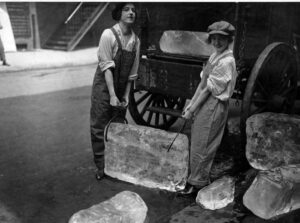 What is the Origin and History of Bullet Shaped Ice Cubes? - ICE BOY